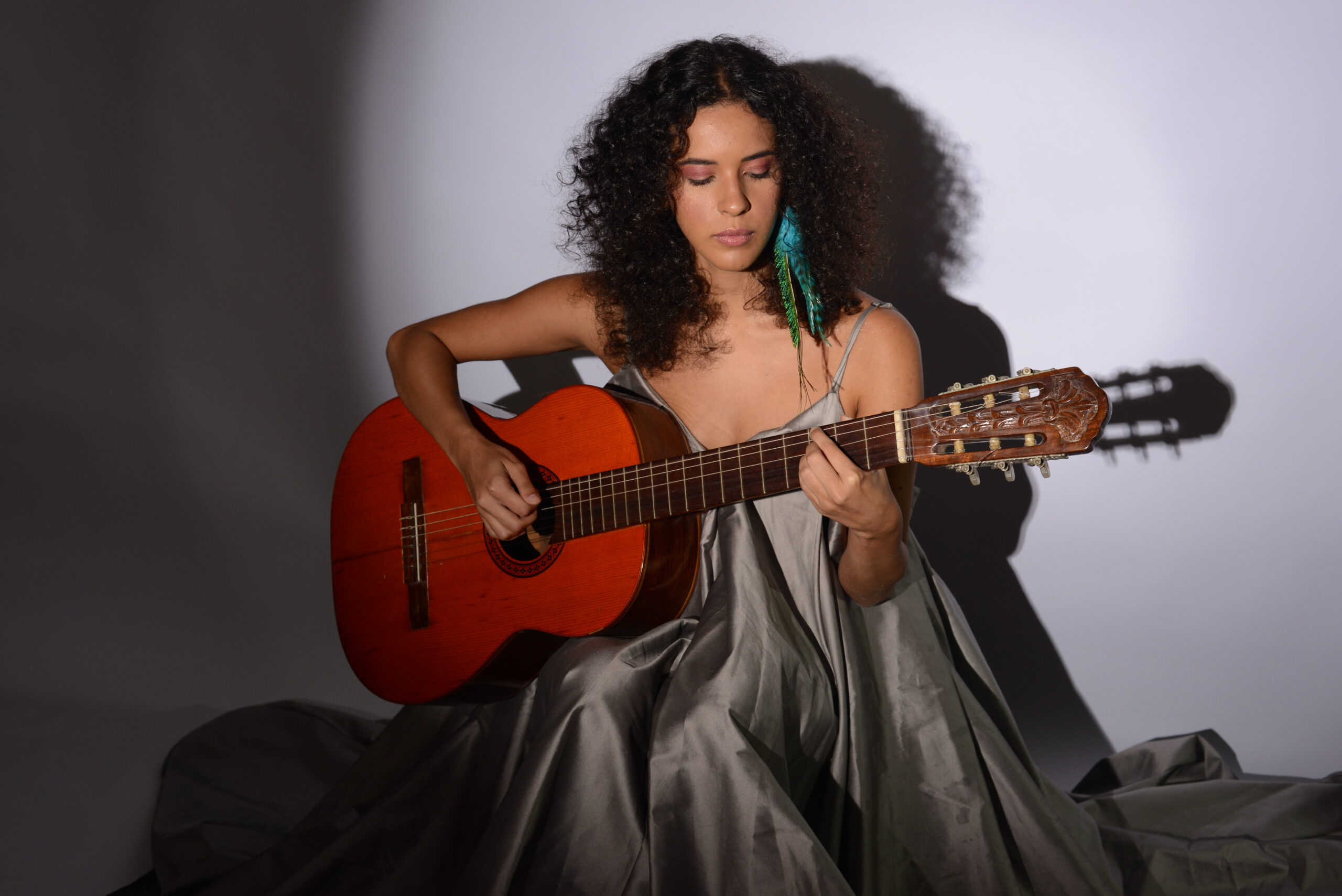 Cantora Clariá homenageia mulheres da MPB com o show itinerante ...